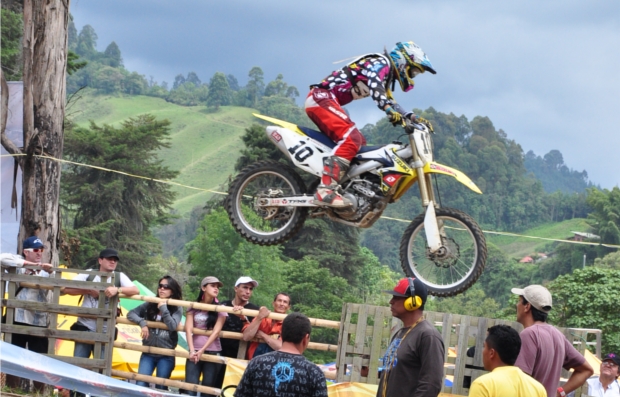 Pilotos caldenses se subieron al podio en motocrós