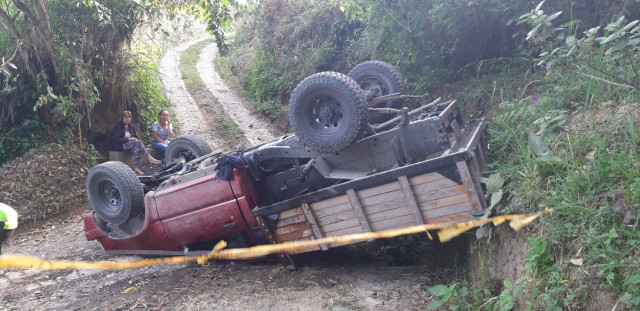 Tres personas resultaron lesionadas por volcamiento vehicular en San ...